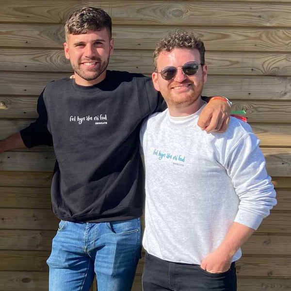 Bwncath 'Fel Hyn 'Da Ni Fod' Sweatshirt – Draenog